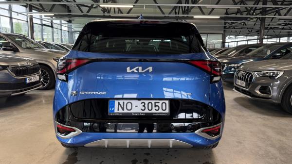 Kia Sportage 2023 in Riga on AUTOMOTO.COM.LV Blue Kia Sportage 2023 in Riga, with an engine capacity of 1.60 L and mileage of 45 thousand km for 25900 €, photo 4 on AUTOMOTO.COM.LV