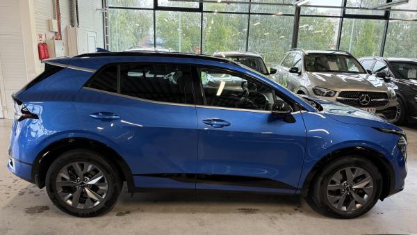 Kia Sportage 2023 in Riga on AUTOMOTO.COM.LV Blue Kia Sportage 2023 in Riga, with an engine capacity of 1.60 L and mileage of 45 thousand km for 25900 €, photo 6 on AUTOMOTO.COM.LV
