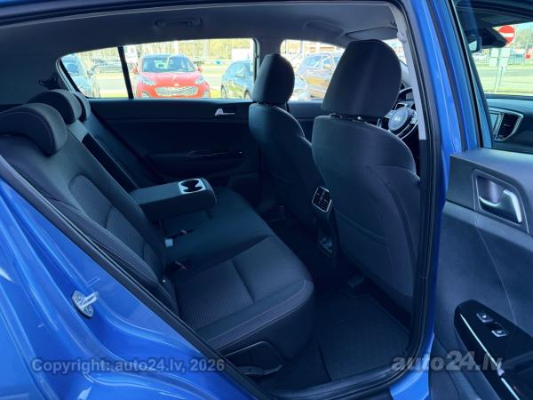 Blue Kia Sportage 2019 in Tallinn, with an engine capacity of 1.60 L and mileage of 146 thousand km for 14900 €, photo 5 on AUTOMOTO.COM.LV