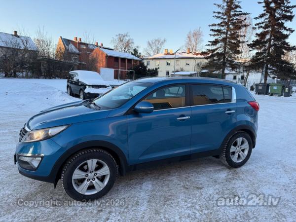 Blue Kia Sportage 2010 in Tartu, with an engine capacity of 2.00 L and mileage of 305 thousand km for 5500 €, photo 3 on AUTOMOTO.COM.LV