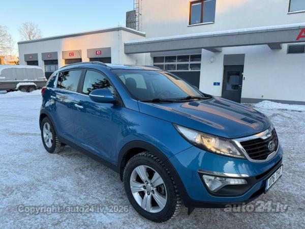 Blue Kia Sportage 2010 in Tartu, with an engine capacity of 2.00 L and mileage of 305 thousand km for 5500 €, photo 5 on AUTOMOTO.COM.LV