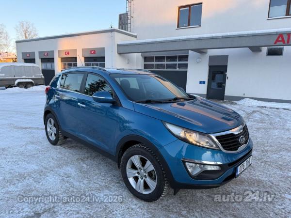 Blue Kia Sportage 2010 in Tartu, with an engine capacity of 2.00 L and mileage of 305 thousand km for 5500 €, photo 8 on AUTOMOTO.COM.LV