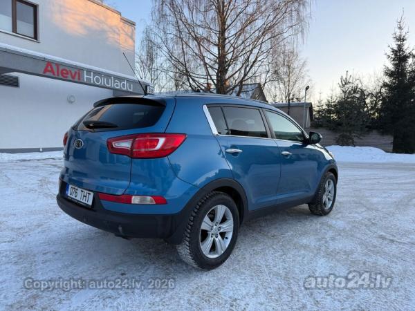 Blue Kia Sportage 2010 in Tartu, with an engine capacity of 2.00 L and mileage of 305 thousand km for 5500 €, photo 9 on AUTOMOTO.COM.LV