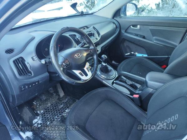 Zils Kia Sportage 2012 Tallina, ar dzinēja tilpumu 2.00 L un nobraukumu 317 tūkst. km par 6200 €, foto 7 vietnē AUTOMOTO.COM.LV