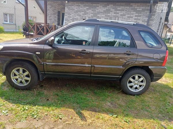 Brown Kia Sportage 2005 in Varena, with an engine capacity of 2.00 L and mileage of 230 thousand km for 2800 €, photo 3 on AUTOMOTO.COM.LV