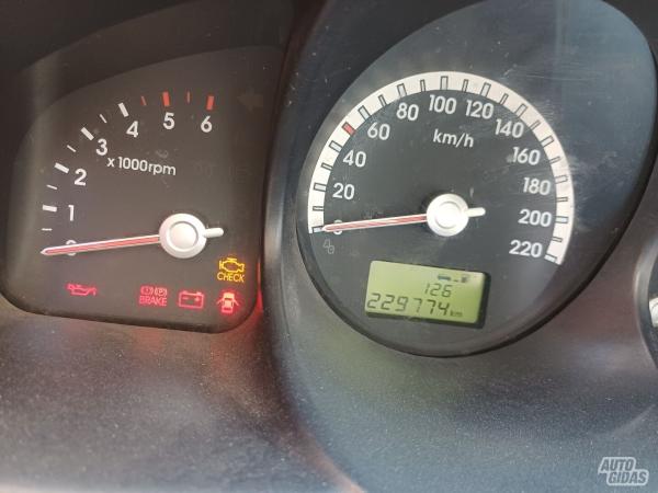 Brown Kia Sportage 2005 in Varena, with an engine capacity of 2.00 L and mileage of 230 thousand km for 2800 €, photo 7 on AUTOMOTO.COM.LV