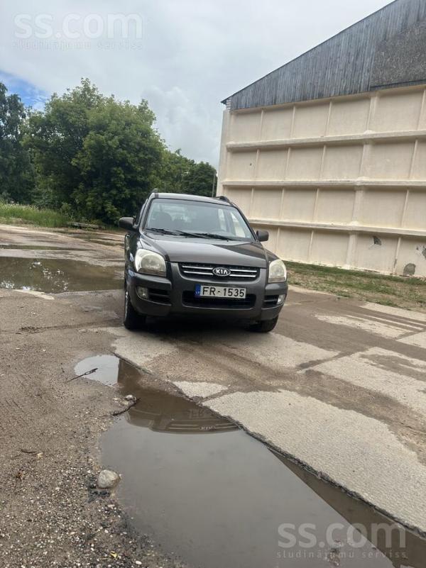 Brown Kia Sportage 2005 in Preili, with an engine capacity of 2.00 L and mileage of 137 thousand km for 1000 €, photo 2 on AUTOMOTO.COM.LV