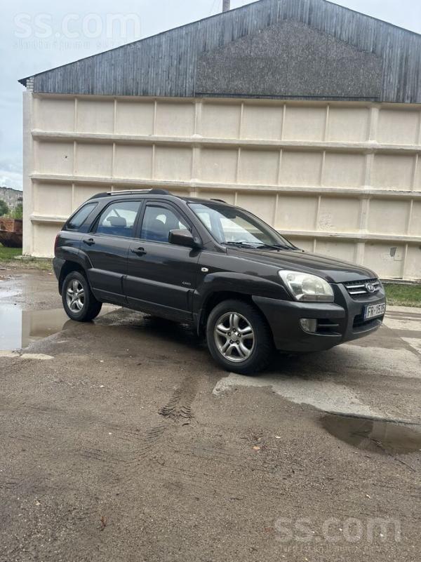 Brown Kia Sportage 2005 in Preili, with an engine capacity of 2.00 L and mileage of 137 thousand km for 1000 €, photo 3 on AUTOMOTO.COM.LV
