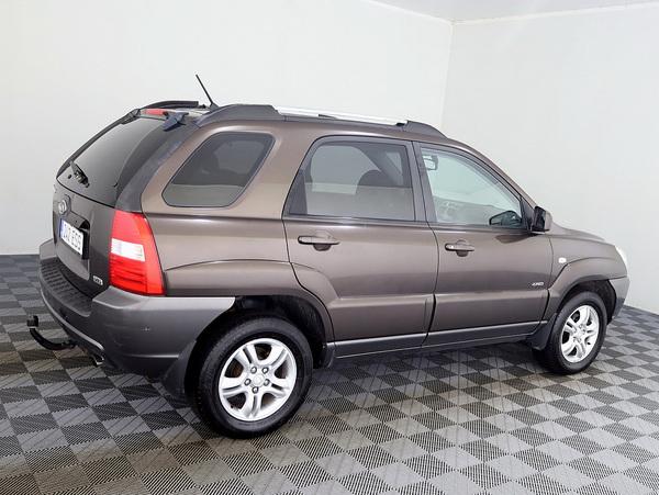 Brown Kia Sportage 2005 in Tallinn, with an engine capacity of 2.70 L and mileage of 259 thousand km for 1399 €, photo 3 on AUTOMOTO.COM.LV