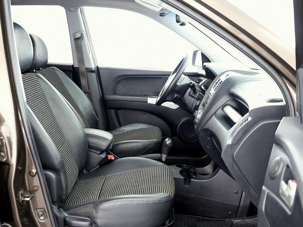 Brown Kia Sportage 2005 in Tallinn, with an engine capacity of 2.70 L and mileage of 259 thousand km for 1399 €, photo 6 on AUTOMOTO.COM.LV