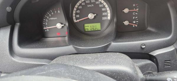 Brown Kia Sportage 2006 in Kaunas, with an engine capacity of 1.98 L and mileage of 261 thousand km for 1600 €, photo 2 on AUTOMOTO.COM.LV