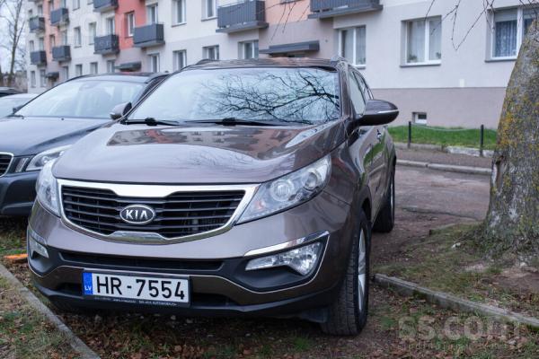 Brown Kia Sportage 2011 in Liepaja, with an engine capacity of 1.60 L and mileage of 212 thousand km for 6200 €, photo 1 on AUTOMOTO.COM.LV