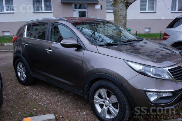 Brown Kia Sportage 2011 in Liepaja, with an engine capacity of 1.60 L and mileage of 212 thousand km for 5300 €, photo 3 on AUTOMOTO.COM.LV