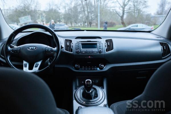 Brown Kia Sportage 2011 in Liepaja, with an engine capacity of 1.60 L and mileage of 212 thousand km for 5300 €, photo 6 on AUTOMOTO.COM.LV
