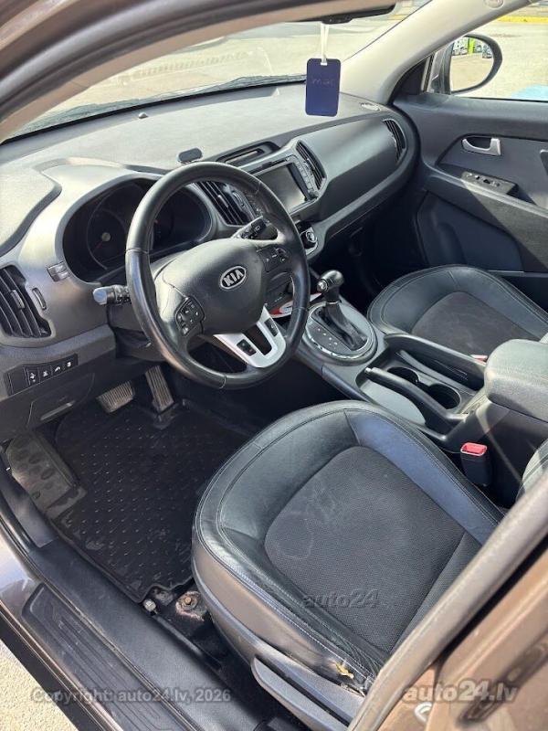 Brown Kia Sportage 2011 in Tallinn, with an engine capacity of 2.00 L and mileage of 124 thousand km for 3000 €, photo 5 on AUTOMOTO.COM.LV