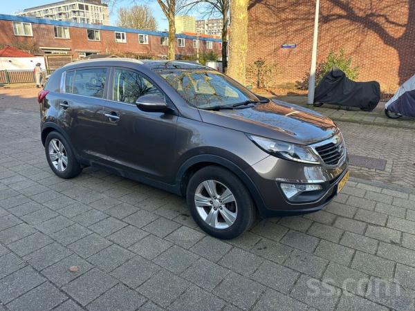Brown Kia Sportage 2011 in Cesis, with an engine capacity of 2.00 L and mileage of 0 thousand km for 7950 €, photo 3 on AUTOMOTO.COM.LV