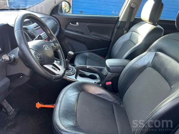 Brown Kia Sportage 2011 in Cesis, with an engine capacity of 2.00 L and mileage of 0 thousand km for 7950 €, photo 9 on AUTOMOTO.COM.LV