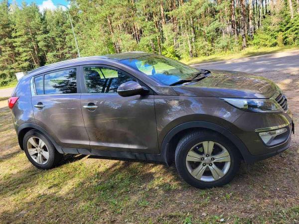 Brown Kia Sportage 2011 in Vilnius, with an engine capacity of 1.69 L and mileage of 245 thousand km for 6200 €, photo 5 on AUTOMOTO.COM.LV