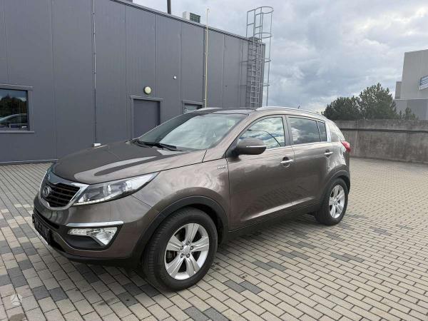 Brown Kia Sportage 2011 in Siauliai, with an engine capacity of 2.00 L and mileage of 198 thousand km for 6200 €, photo 4 on AUTOMOTO.COM.LV