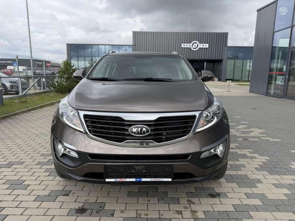 Brown Kia Sportage 2011 in Siauliai, with an engine capacity of 2.00 L and mileage of 198 thousand km for 6200 €, photo 6 on AUTOMOTO.COM.LV