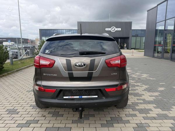 Brown Kia Sportage 2011 in Siauliai, with an engine capacity of 2.00 L and mileage of 198 thousand km for 6200 €, photo 7 on AUTOMOTO.COM.LV