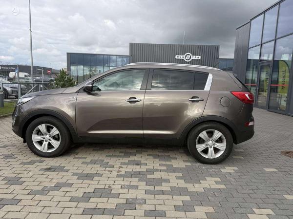 Brown Kia Sportage 2011 in Siauliai, with an engine capacity of 2.00 L and mileage of 198 thousand km for 6200 €, photo 8 on AUTOMOTO.COM.LV