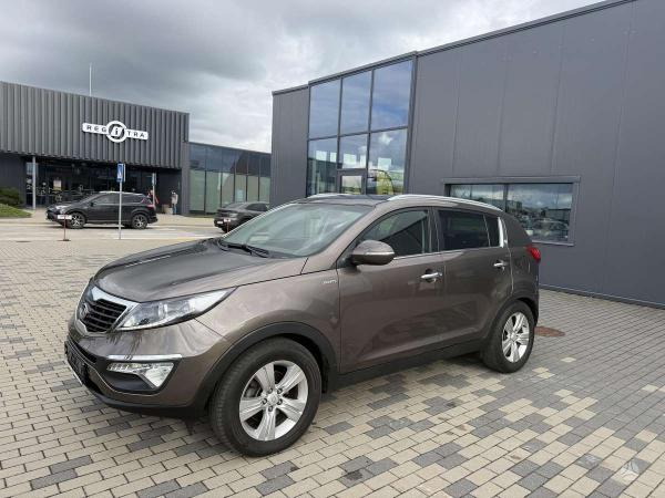 Brown Kia Sportage 2011 in Siauliai, with an engine capacity of 2.00 L and mileage of 198 thousand km for 6200 €, photo 10 on AUTOMOTO.COM.LV