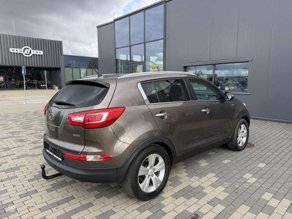 Brown Kia Sportage 2011 in Siauliai, with an engine capacity of 2.00 L and mileage of 198 thousand km for 6200 €, photo 11 on AUTOMOTO.COM.LV