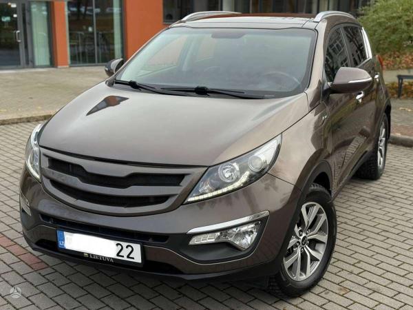 Brown Kia Sportage 2012 in Klaipeda, with an engine capacity of 2.00 L and mileage of 168 thousand km for 7950 €, photo 4 on AUTOMOTO.COM.LV