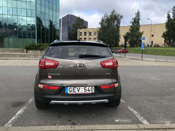 Brown Kia Sportage 2012 in Vilnius, with an engine capacity of 2.00 L and mileage of 190 thousand km for 8300 €, photo 5 on AUTOMOTO.COM.LV