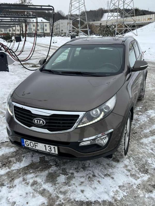 Brown Kia Sportage 2013 in Kaunas, with an engine capacity of 1.69 L and mileage of 206 thousand km for 5400 €, photo 1 on AUTOMOTO.COM.LV