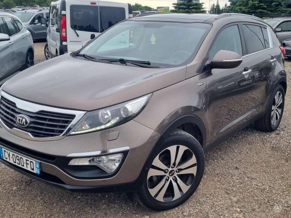 Brown Kia Sportage 2013 in Utena, with an engine capacity of 2.00 L and mileage of 304 thousand km for 6300 €, photo 1 on AUTOMOTO.COM.LV
