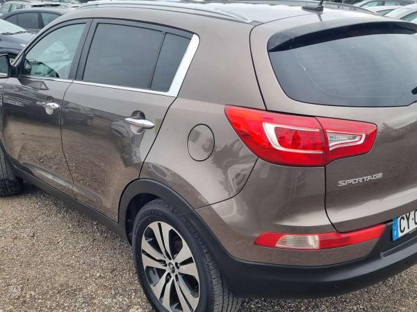 Brown Kia Sportage 2013 in Utena, with an engine capacity of 2.00 L and mileage of 304 thousand km for 6300 €, photo 3 on AUTOMOTO.COM.LV