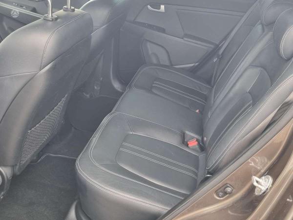 Brown Kia Sportage 2013 in Utena, with an engine capacity of 2.00 L and mileage of 304 thousand km for 6300 €, photo 10 on AUTOMOTO.COM.LV