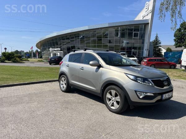 Brown Kia Sportage 2013 in Riga, with an engine capacity of 1.70 L and mileage of 162 thousand km for 5900 €, photo 2 on AUTOMOTO.COM.LV