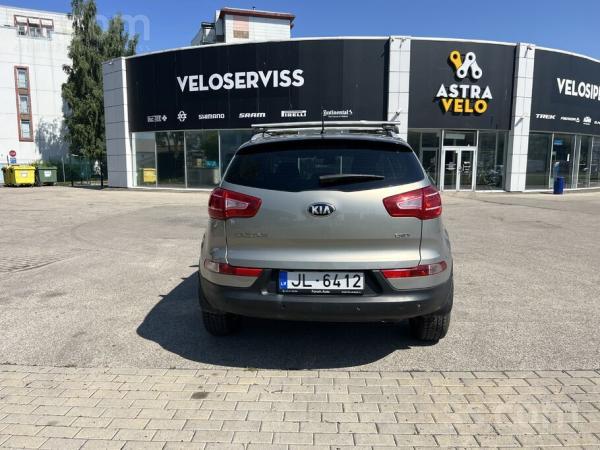 Brown Kia Sportage 2013 in Riga, with an engine capacity of 1.70 L and mileage of 162 thousand km for 5900 €, photo 5 on AUTOMOTO.COM.LV