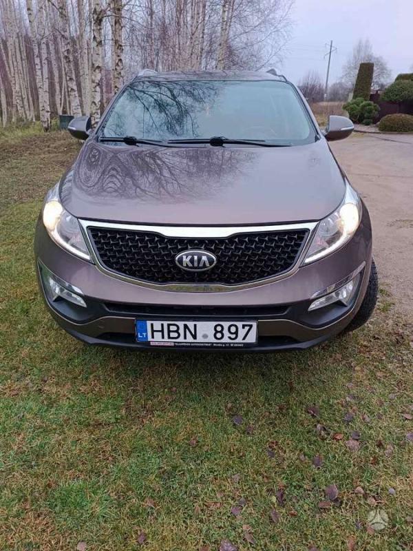 Brown Kia Sportage 2014 in Silute, with an engine capacity of 2.00 L and mileage of 127 thousand km for 8150 €, photo 1 on AUTOMOTO.COM.LV