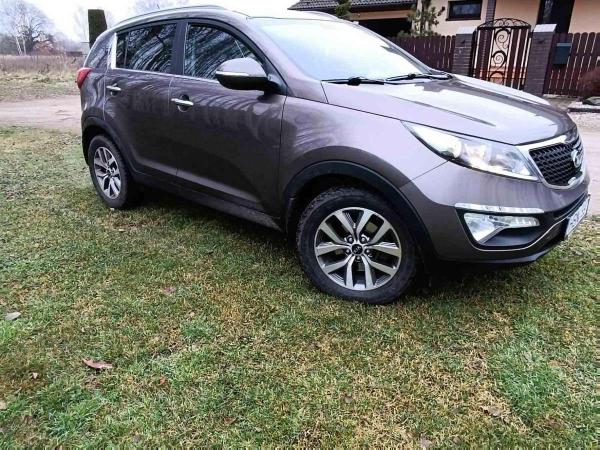 Brown Kia Sportage 2014 in Silute, with an engine capacity of 2.00 L and mileage of 127 thousand km for 8150 €, photo 2 on AUTOMOTO.COM.LV