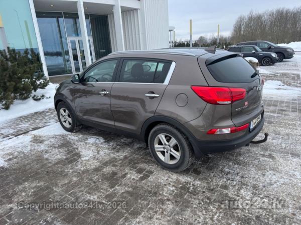 Brown Kia Sportage 2014 in Rakvere, with an engine capacity of 2.00 L and mileage of 288 thousand km for 9500 €, photo 4 on AUTOMOTO.COM.LV
