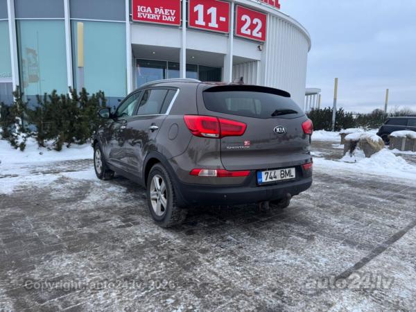 Brown Kia Sportage 2014 in Rakvere, with an engine capacity of 2.00 L and mileage of 288 thousand km for 9500 €, photo 5 on AUTOMOTO.COM.LV