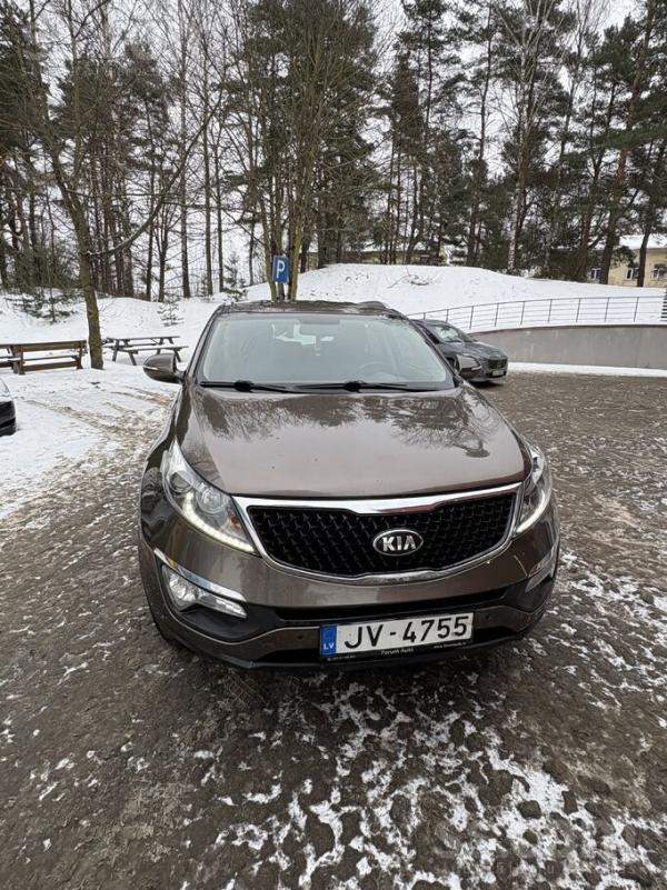 Brown Kia Sportage 2015 in Riga, with an engine capacity of 2.00 L and mileage of 192 thousand km for 8800 €, photo 2 on AUTOMOTO.COM.LV