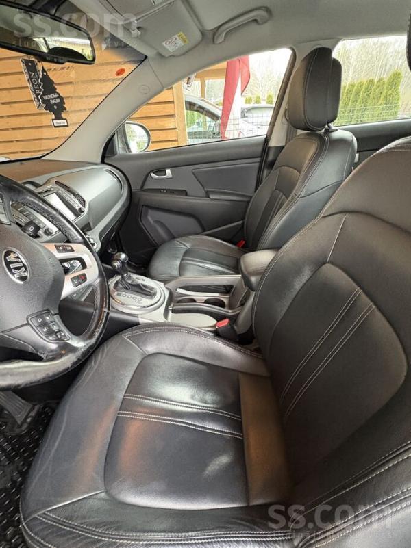 Brown Kia Sportage 2015 in Riga, with an engine capacity of 2.00 L and mileage of 192 thousand km for 8800 €, photo 7 on AUTOMOTO.COM.LV