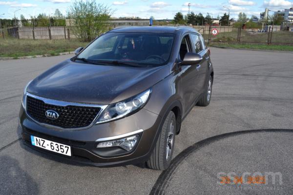 Brown Kia Sportage 2015 in Daugavpils, with an engine capacity of 1.60 L and mileage of 100 thousand km for 9150 €, photo 1 on AUTOMOTO.COM.LV