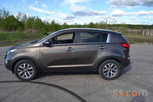 Brown Kia Sportage 2015 in Daugavpils, with an engine capacity of 1.60 L and mileage of 100 thousand km for 9150 €, photo 2 on AUTOMOTO.COM.LV