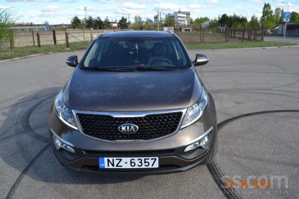 Brown Kia Sportage 2015 in Daugavpils, with an engine capacity of 1.60 L and mileage of 100 thousand km for 9150 €, photo 3 on AUTOMOTO.COM.LV