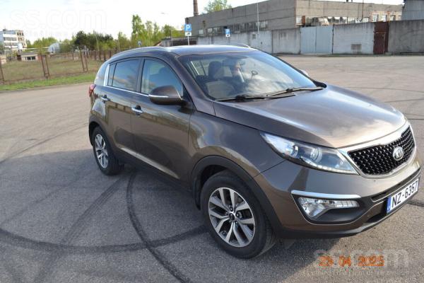 Brown Kia Sportage 2015 in Daugavpils, with an engine capacity of 1.60 L and mileage of 100 thousand km for 9150 €, photo 4 on AUTOMOTO.COM.LV