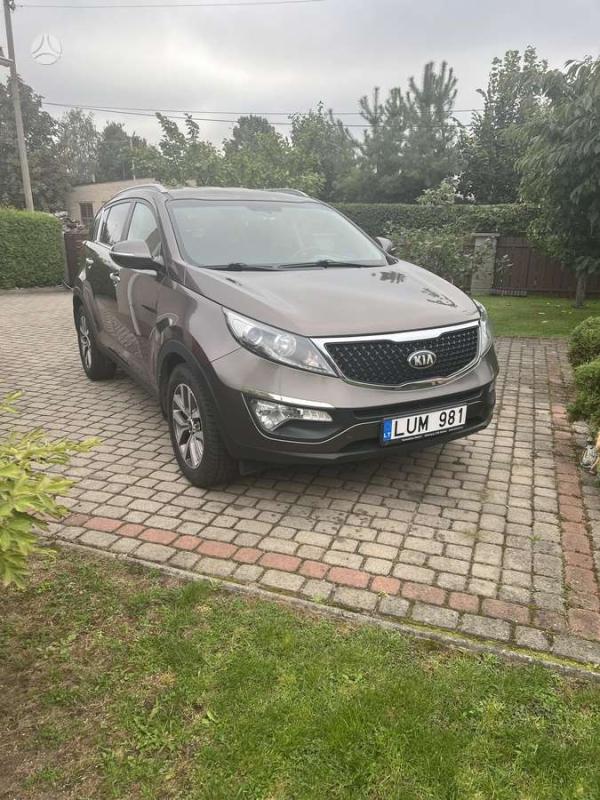 Kia Sportage 2015 in Jonava on AUTOMOTO.COM.LV Brown Kia Sportage 2015 in Jonava, with an engine capacity of 1.69 L and mileage of 192 thousand km for 7000 €, photo 1 on AUTOMOTO.COM.LV