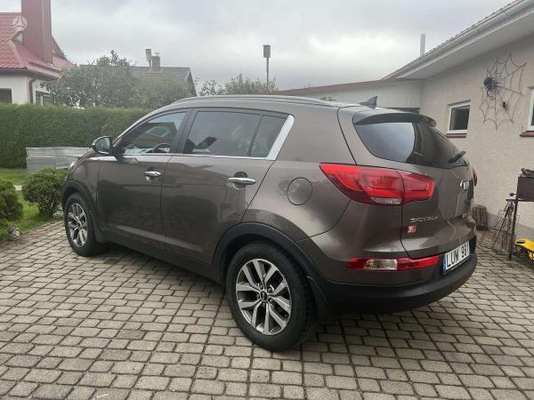 Kia Sportage 2015 in Jonava on AUTOMOTO.COM.LV Brown Kia Sportage 2015 in Jonava, with an engine capacity of 1.69 L and mileage of 192 thousand km for 7000 €, photo 3 on AUTOMOTO.COM.LV
