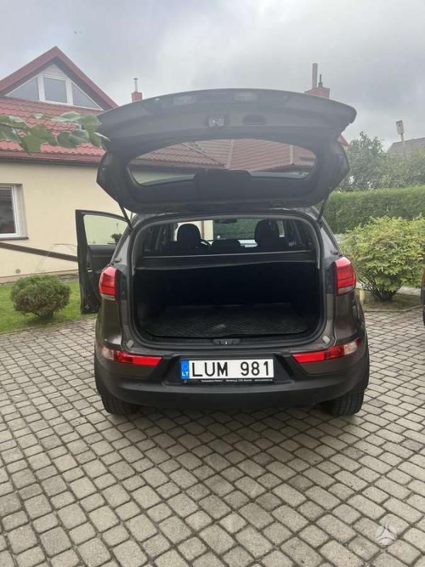 Kia Sportage 2015 in Jonava on AUTOMOTO.COM.LV Brown Kia Sportage 2015 in Jonava, with an engine capacity of 1.69 L and mileage of 192 thousand km for 7000 €, photo 5 on AUTOMOTO.COM.LV