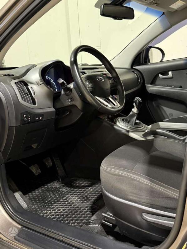 Brown Kia Sportage 2015 in Klaipeda, with an engine capacity of 2.00 L and mileage of 192 thousand km for 5999 €, photo 9 on AUTOMOTO.COM.LV